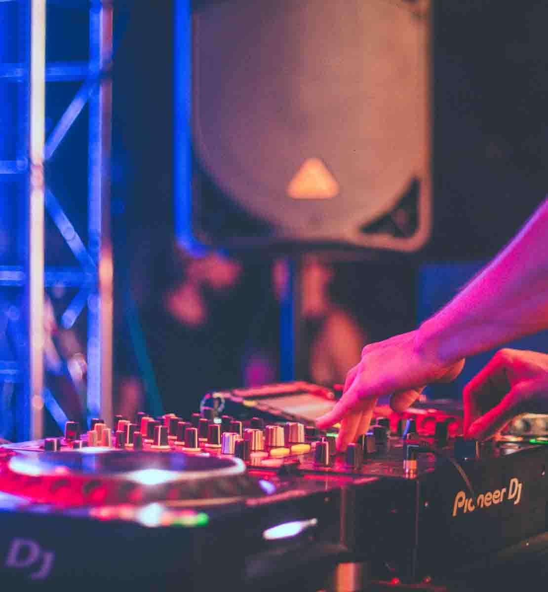 Elevate your tech set-up with Georgia Expo’s AV Tech Surround Kit ...